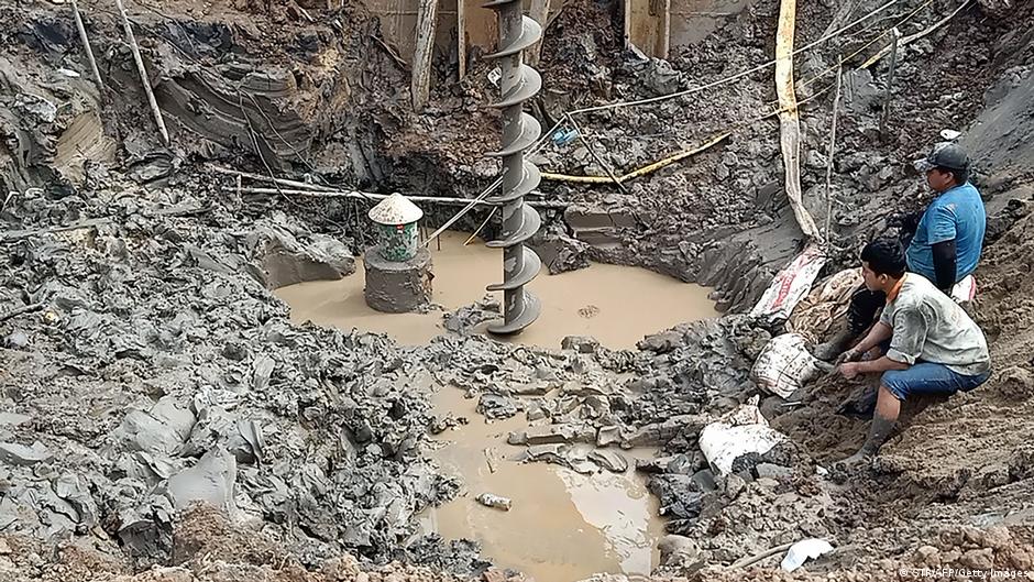 Vietnam boy trapped in building shaft declared dead – DW – 01/04/2023