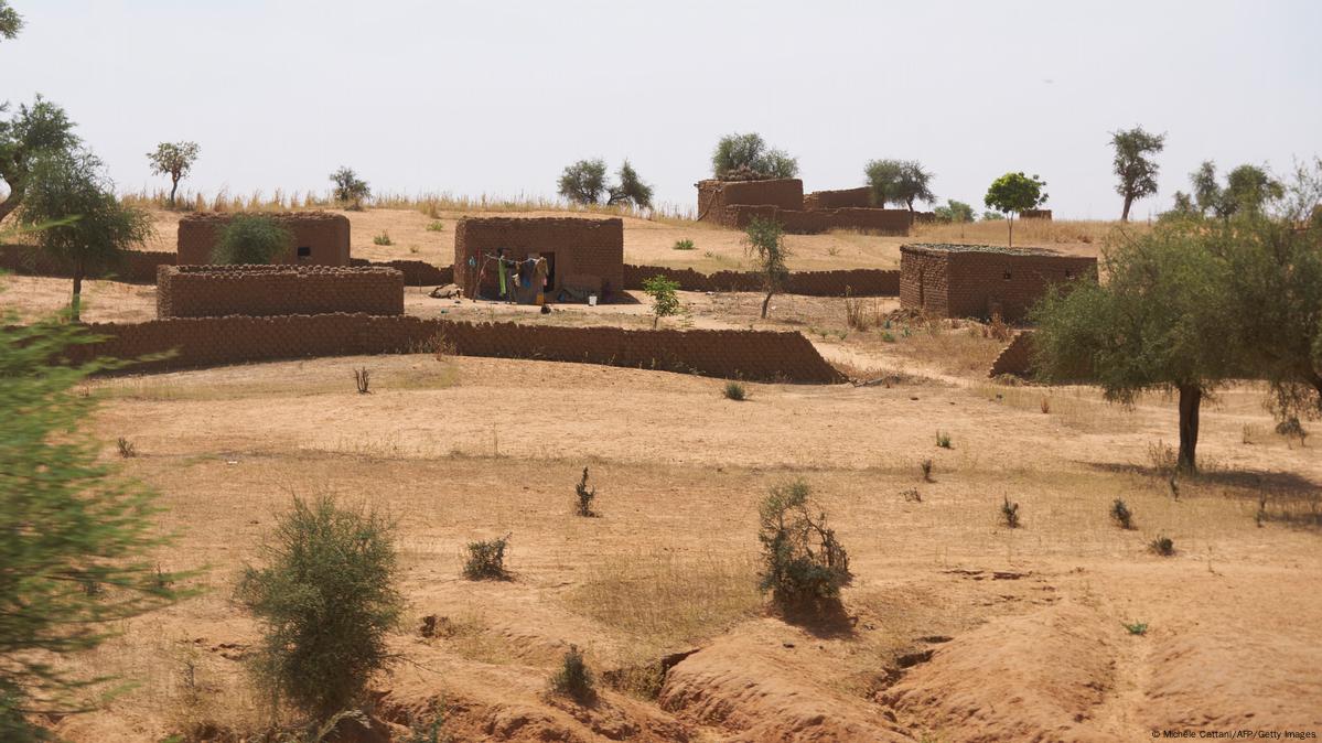 Burkina Faso: Dozens of civilians killed in village raid – DW – 04/24/2023 Burkina Faso: Dozens of civilians killed in village raid – DW – 04/24/2023