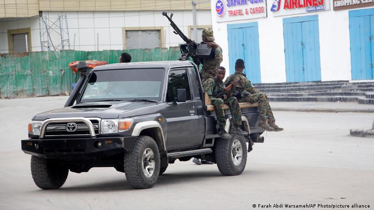 Somalia: Twin car bomb attacks kill dozens