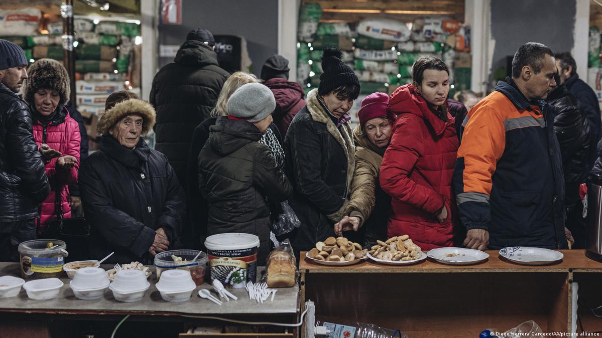 Ukraine updates: UN seeks $5.6 billion in humanitarian aid – DW – 02/15 ...