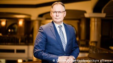 Mularczyk w Berlinie: „Problem z równym traktowaniem ofiar” – DW – 28. ...