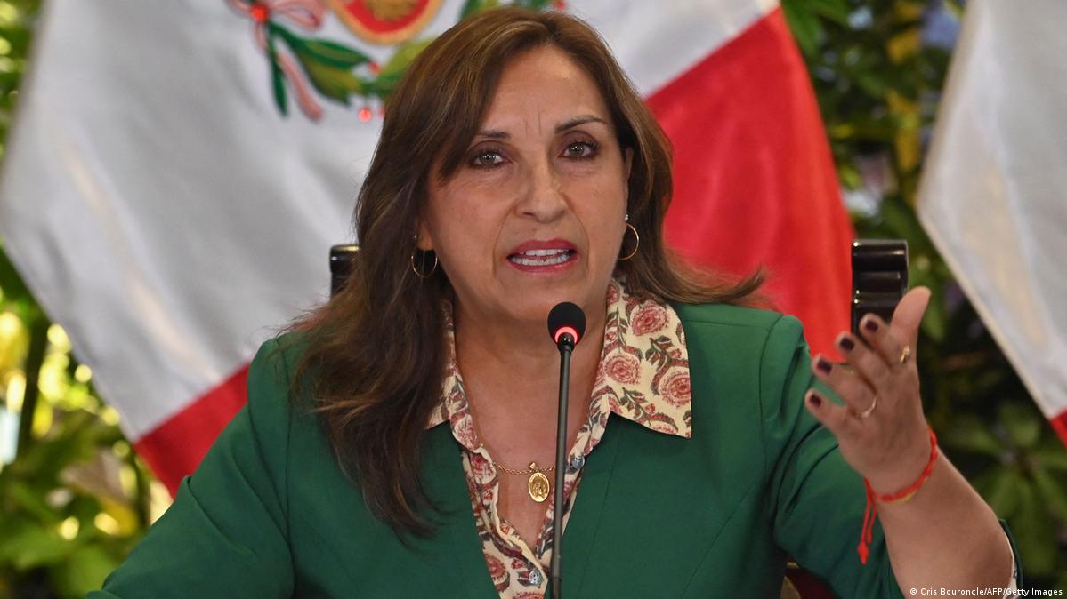 Presidenta de Perú cambia ministros en plena crisis política – DW – 14 ...