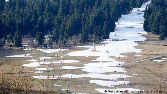 Lack of snow forces rethink at German ski resorts