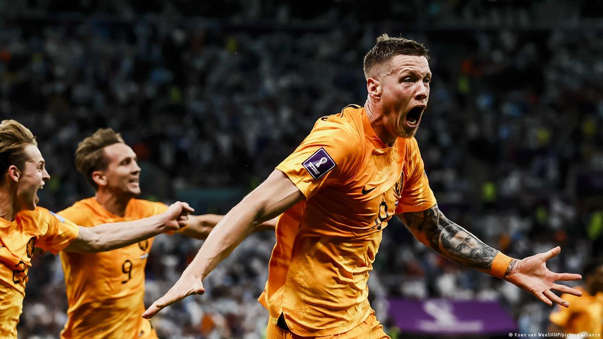 Manchester United next stop in Weghorst's unique career – DW – 01/12/2023