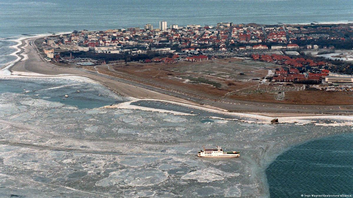 Náufrago se niega a abandonar su barco en isla alemana – DW – 08/11/2023
