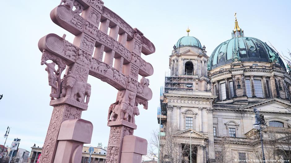 India's ancient Buddhist gate has new replica in Berlin – DW – 01/16/2023