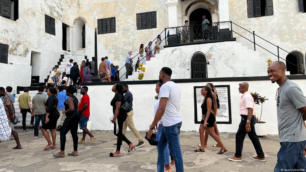 Back to roots: Why African Americans are flocking to Ghana – DW – 01/16 ...