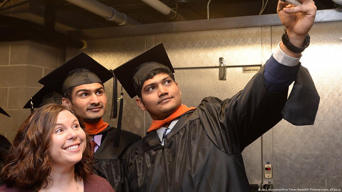 Will foreign universities succeed in India? – DW – 01/16/2023