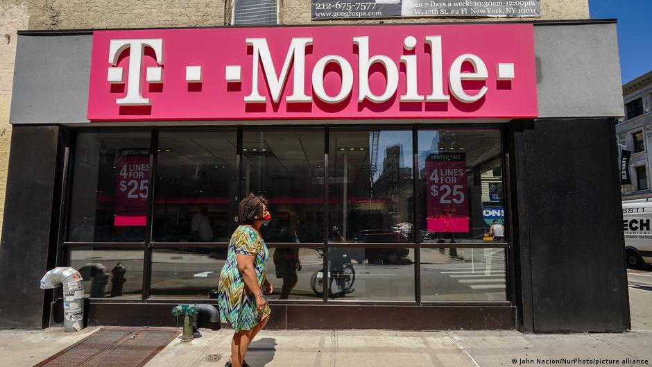 T-Mobile: 37 million US customers' data breached – DW – 01/20/2023
