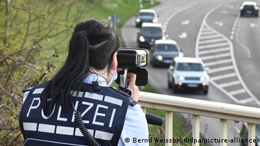 Driver shakes off German police in high-speed car chase