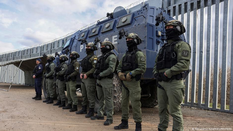 Greece expands fence along border with Turkey – DW – 01/21/2023