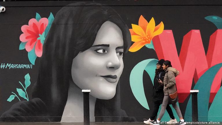 Iran: Yearning for freedom 2 years after Mahsa Amini's death – DW – 09 ...