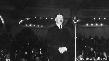 Adolf Hitler – DW