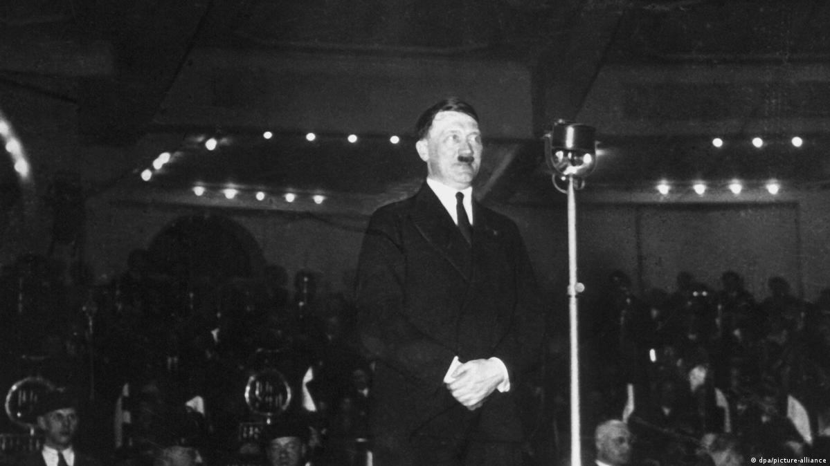 Adolf Hitler – DW