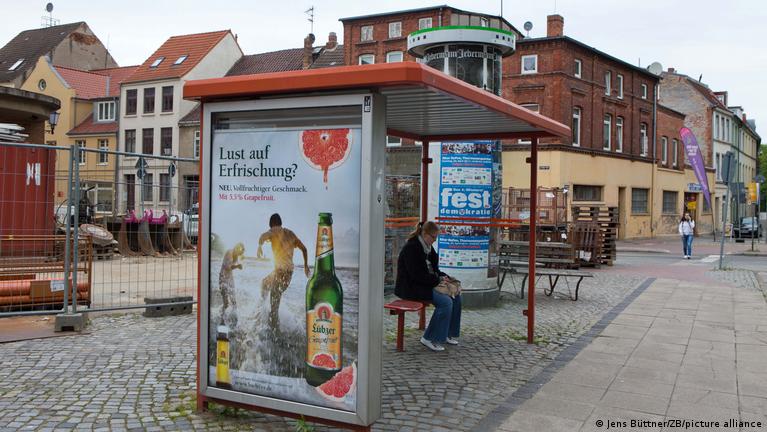 German drugs czar wants alcohol, tobacco ads restricted