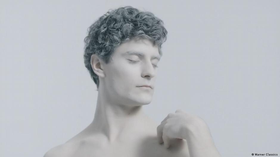 Jakub Jósef Orliński: Countertenor and Break Dancer – DW – 01/27/2023