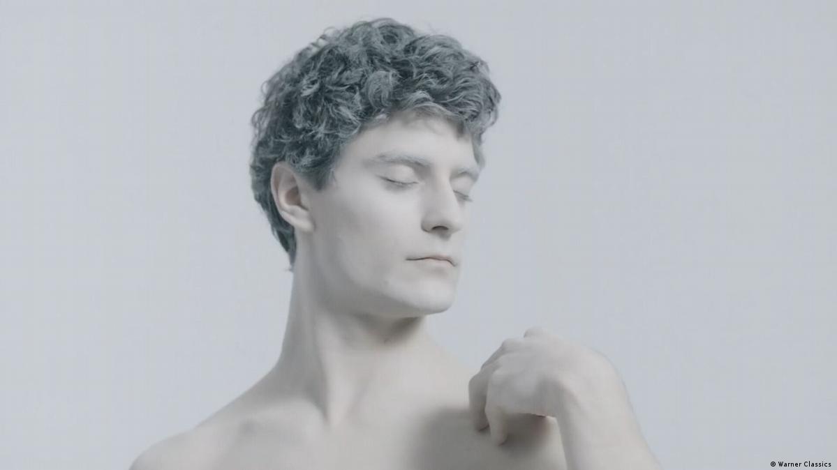 Jakub Jósef Orliński: Countertenor and Break Dancer