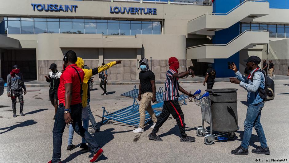 Magenge yajaribu kuchukua udhibiti uwanja wa ndege Haiti – DW – 05.03.2024