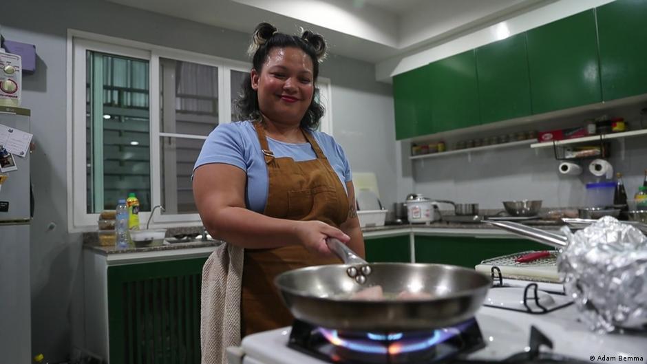 The Myanmar gourmet chef using food to build community – DW – 02/03/2023