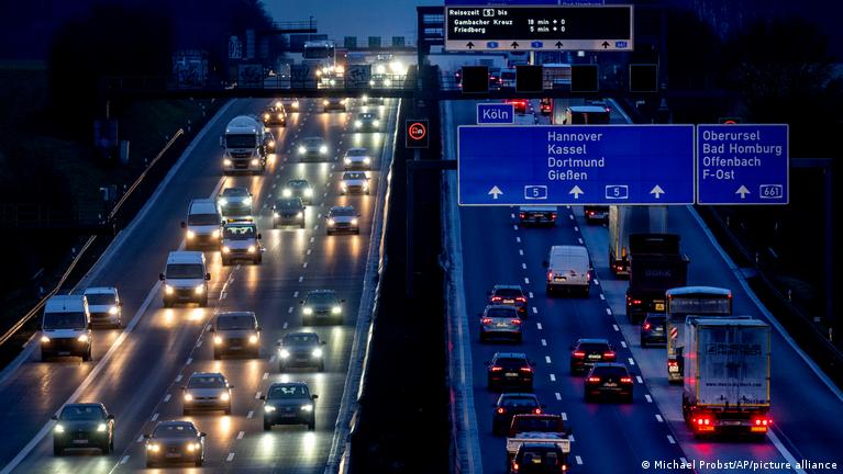 Germans oppose EU combustion engine ban, survey shows