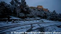 Snow brings Athens to a standstill, touches Acropolis