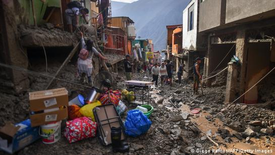 Peru: Mudslides kill 12, thousands affected – DW – 02/08/2023