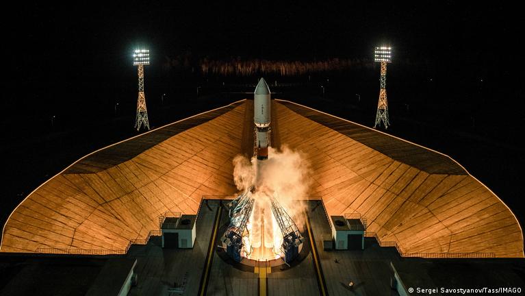 Satélite secreto ruso se rompe y deja rastro de escombros – DW – 09/02/2023