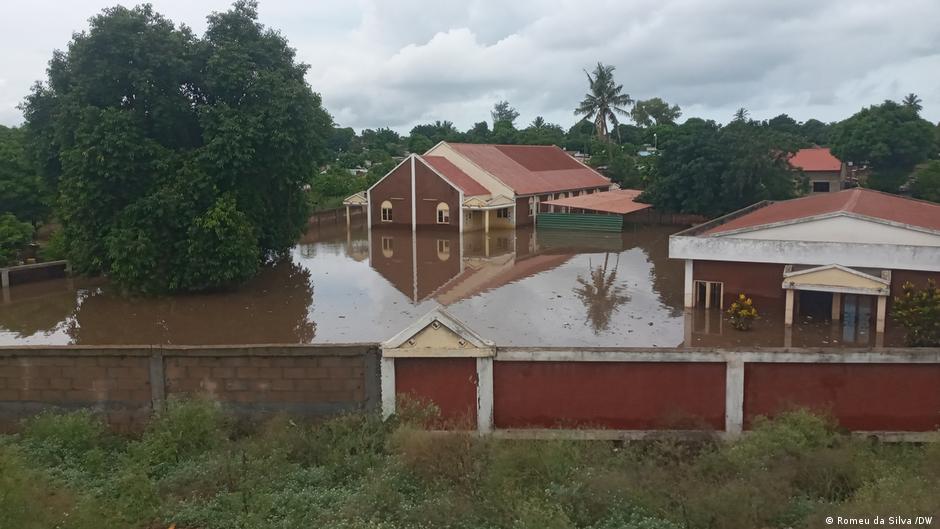 "Desvio de verbas" explica falhas nas cheias em Maputo - ONG – DW – 13 ...