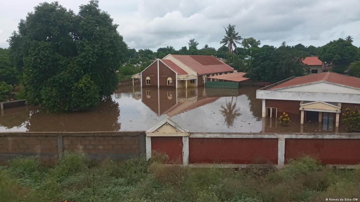 Inundações afetam 14.000 pessoas em Maputo – DW – 10/02/2023