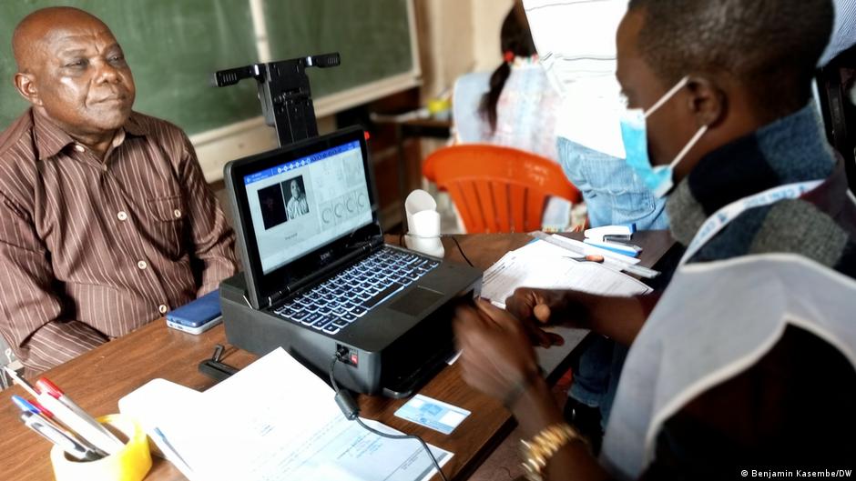 En RDC, l’épineuse question de la carte d’identité nationale – DW – 13 ...