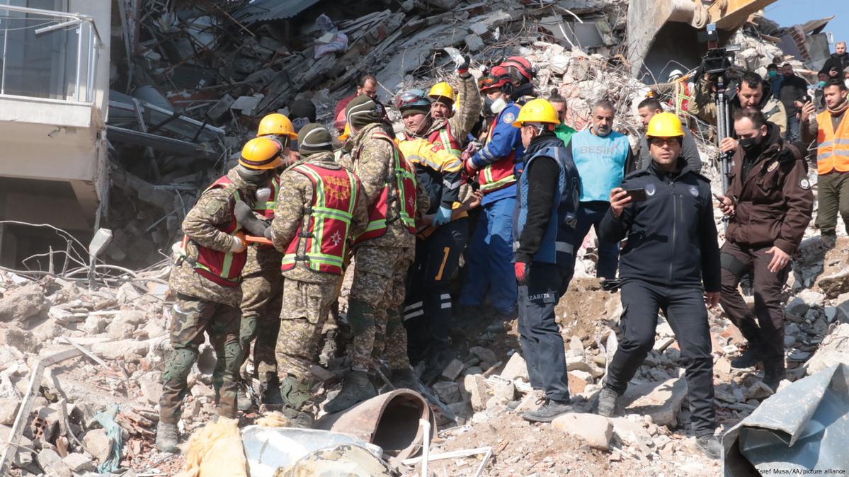 Turkey Syria Quakes Survivors Rescued After 12 Days Dw 02 18 2023