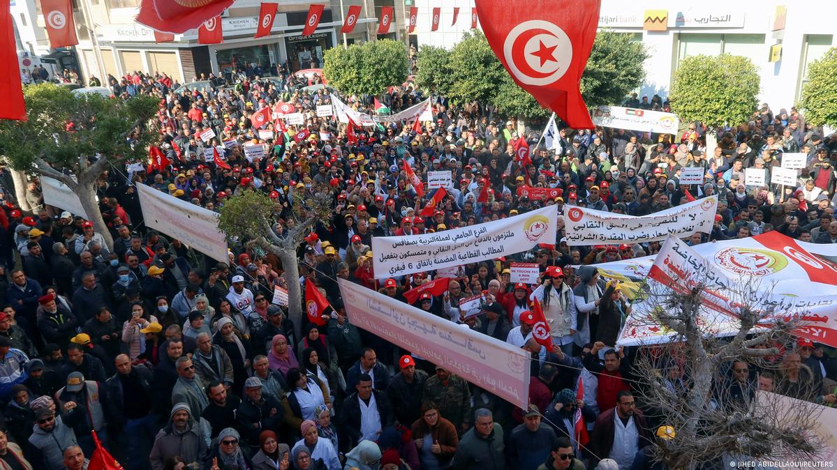 Tunisia expels European Trade Union chief for 'interference' – DW – 02 ...