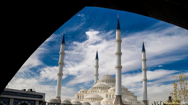 Iran's Sunni Muslims face discrimination amid Eid al-Fitr – DW – 04/08/2024