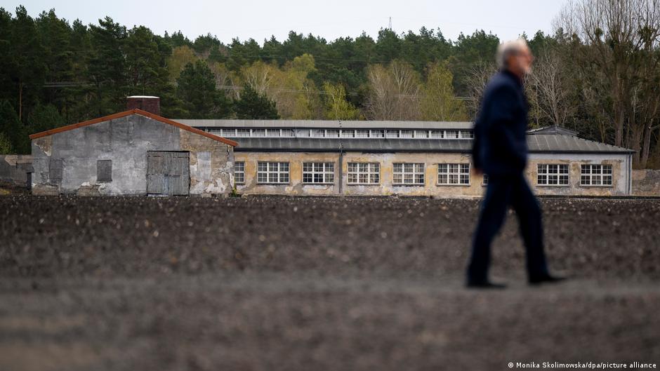 Germany: Ex-Nazi camp guard dies, ending case against him – DW – 02/28/2023