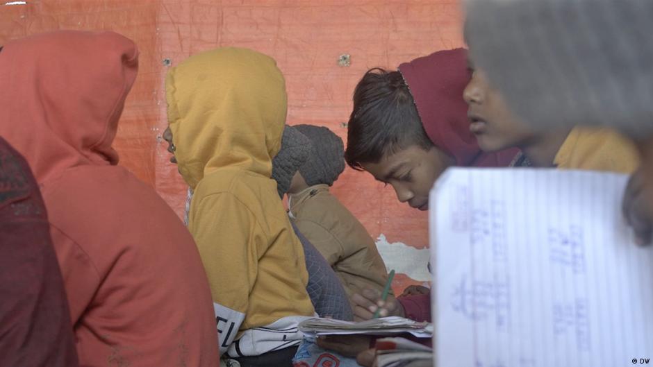 A slum-school under a flyover in New Delhi – DW – 03/01/2023