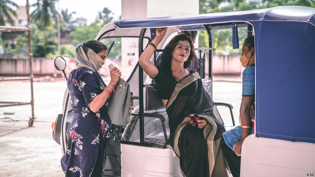 India: How a green project is empowering transgender people – DW – 03 ...
