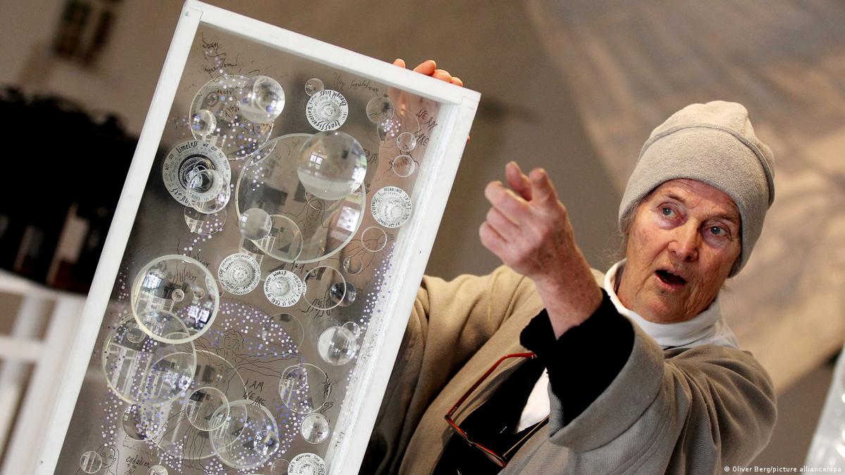 Remembering avant-garde artist Mary Bauermeister – DW – 03/04/2023