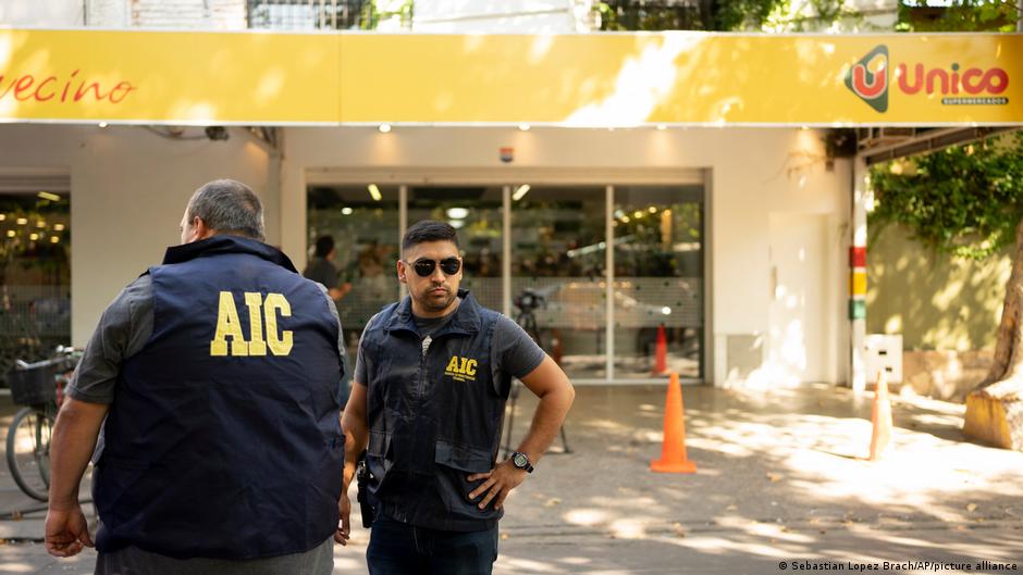 Gunmen in Argentina target Lionel Messi and his family – DW – 03/02/2023