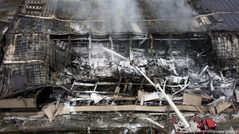 Swiss cheese depot fire destroys 12,000 wheels of Gruyere – DW – 03/03/2023