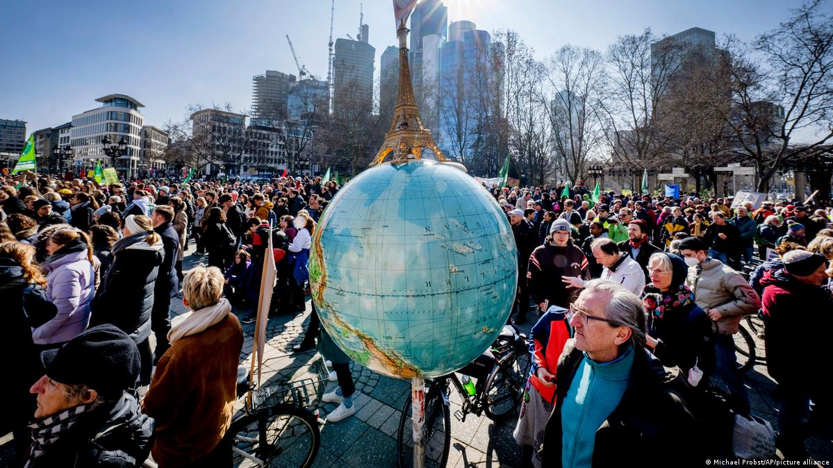 Germany news: Fridays for Future revive climate protests