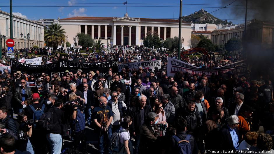 Train crash protests: Strikes bring much of Greece to a halt – DW – 03 ...
