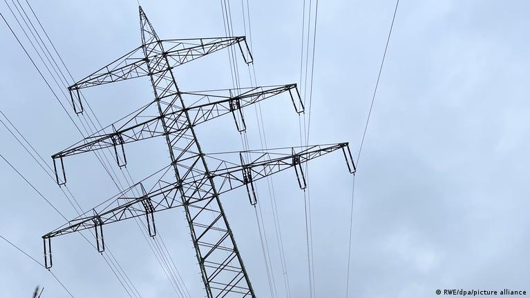RWE suspects sabotage of Garzweiler coal mine power pylon – DW – 03/12/2023