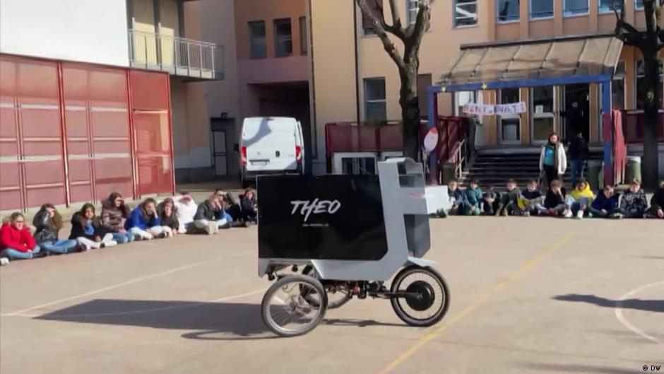 Theo the semi-autonomous delivery robot – DW – 03/14/2023