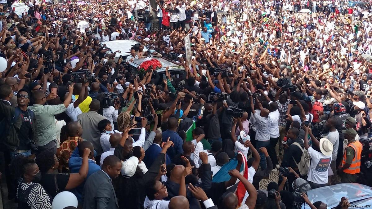 Maputo: O último adeus ao rapper Azagaia – DW – 14/03/2023