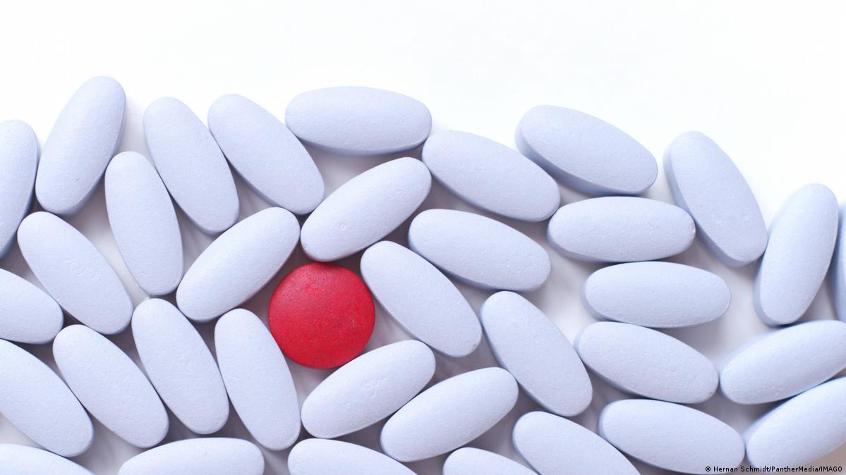 Movimento red pill expõe misoginia nas redes sociais – DW – 25/03/2025