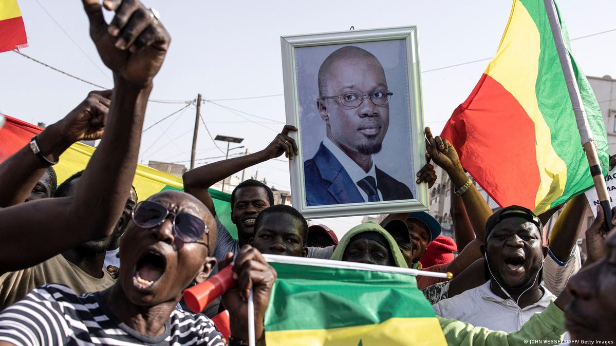 Senegal opposition leader gets suspended sentence for libel – DW – 03 ...