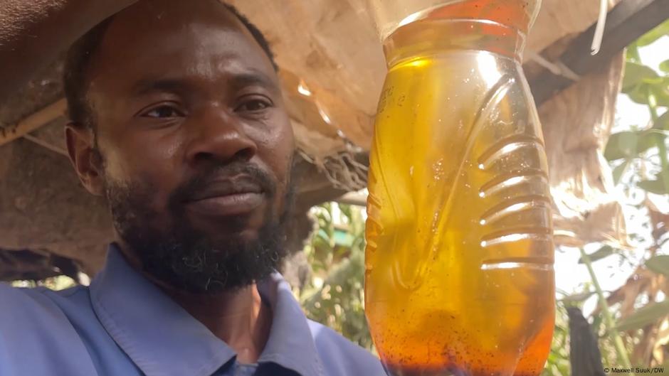 Ghanaian turns plastic waste into fuel – DW – 04/06/2023 Ghanaian turns plastic waste into fuel – DW – 04/06/2023