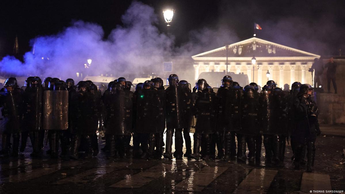 Paris protests as France bypasses parliament on pensions