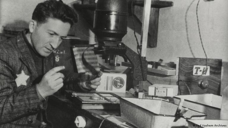 Photography's diverse roles during the Nazi era – DW – 04/17/2023