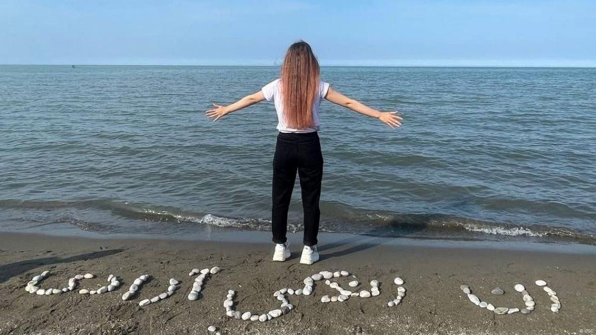 فراخوان ۲۶ فروردین برای اعتراض علیه حجاب اجباری Dw ۱۴۰۲ ۱ ۲۳